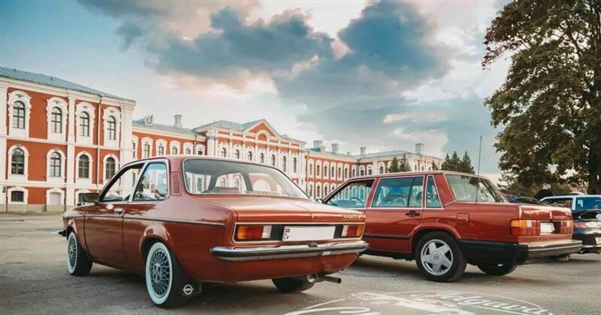 В субботу во дворе Елгавского замка «слет» исторических автомобилей | Novaja.lv